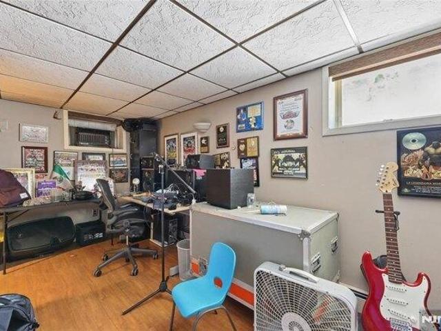 4 bedroom, Clifton NJ 07014 102217195