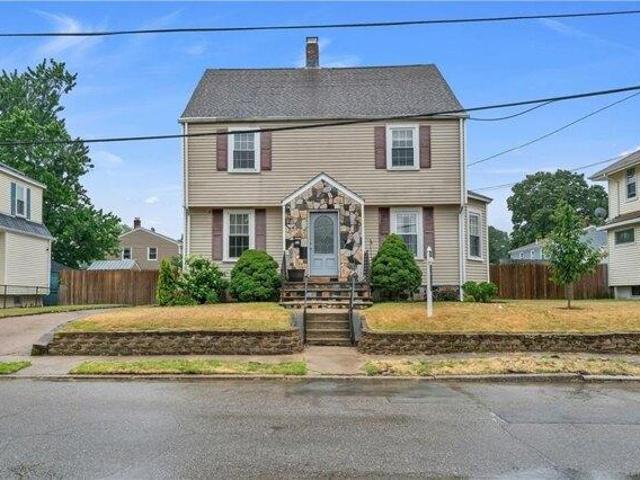 4 bedroom, Cranston RI 02905 105093758