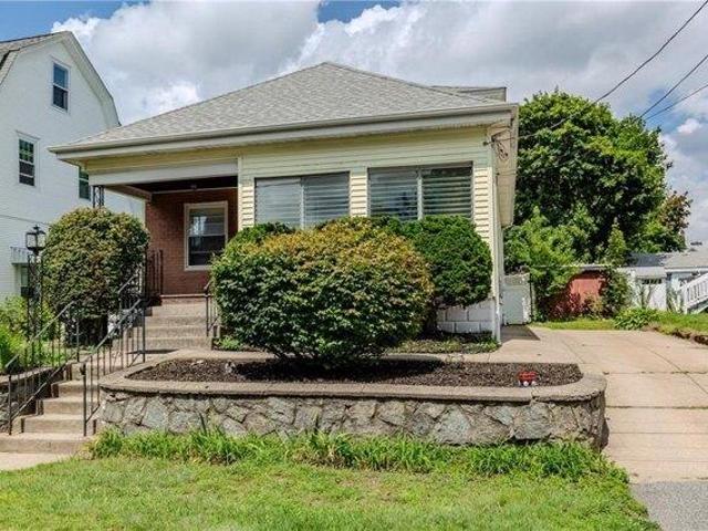 4 bedroom, Cranston RI 02910 104920597