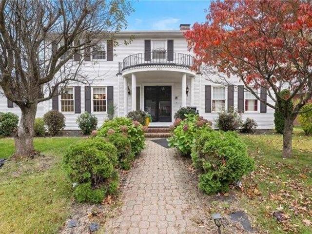 4 bedroom, Cranston RI 02920 LS102476249
