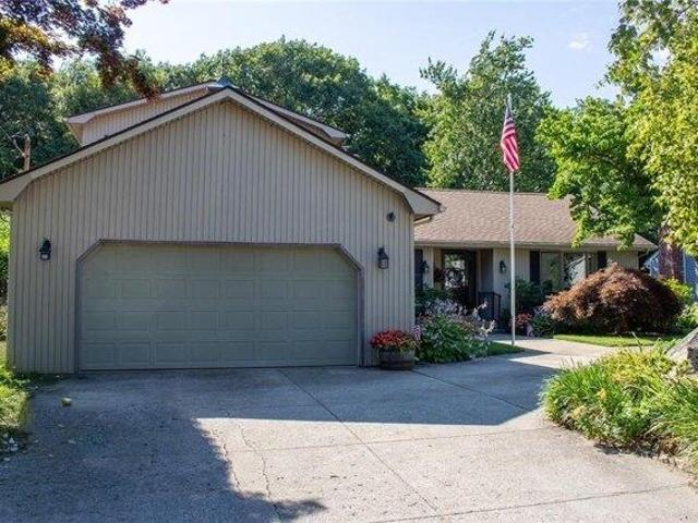 4 bedroom, Cranston RI 02921 105126997