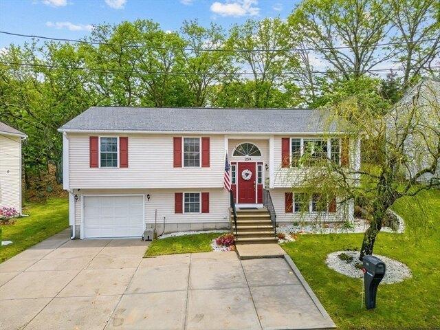4 bedroom, Cumberland RI 02864 101999047