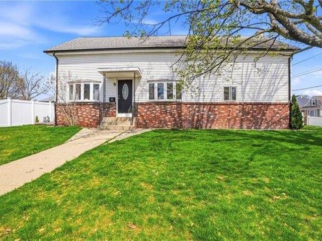 4 bedroom, Cumberland RI 02864 LS102726140