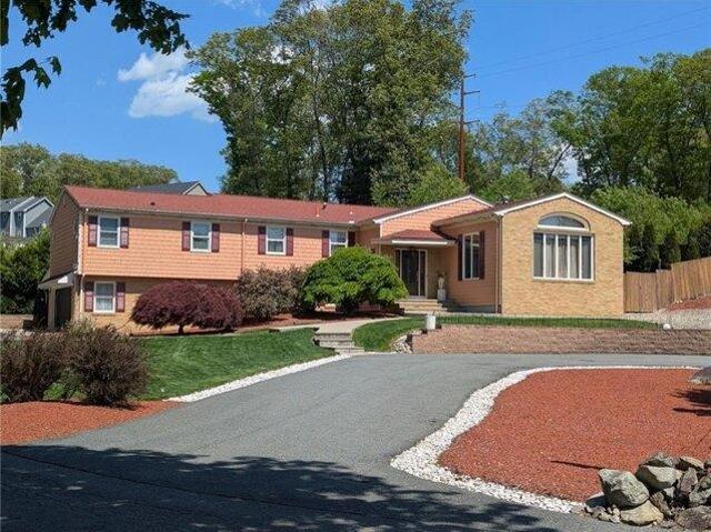 4 bedroom, Cumberland RI 02864 LS102822661