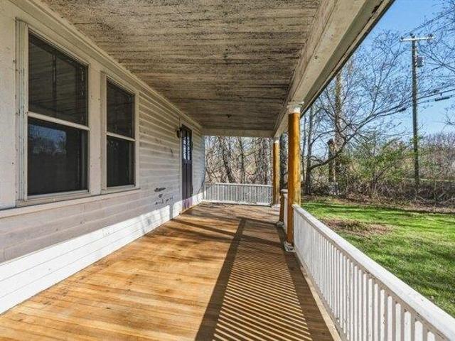 4 bedroom, Amherst MA 01002 105106145