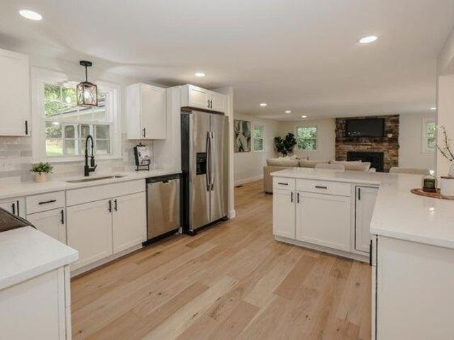 4 bedroom, Amherst NH 03031 104603831