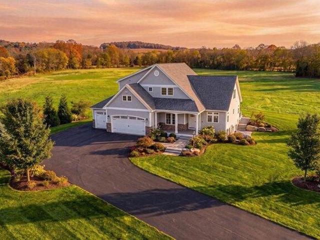 4 bedroom, Amherst NH 03031 105424625