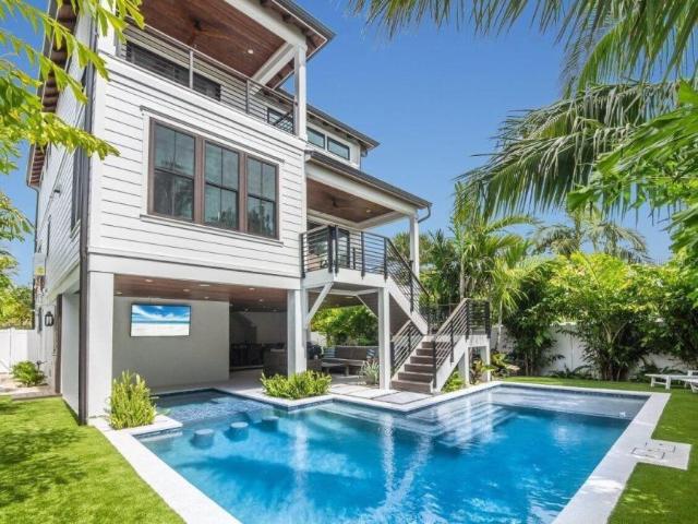 4 bedroom, Anna Maria FL 34216 102395129