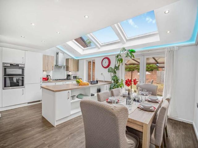 4 Bedroom Apartment Manchester Manchester LS94796410