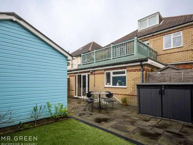 4 Bedroom Apartment Flat