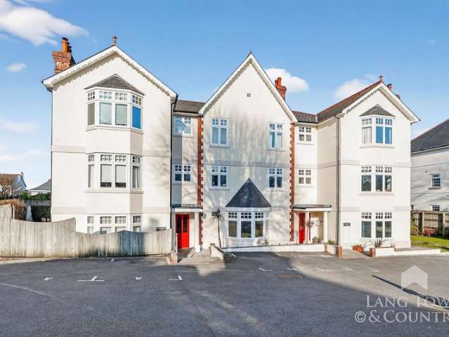 4 Bedroom Apartment Flat