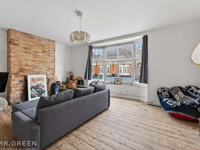 4 Bedroom Apartment Flat