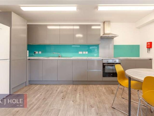 4 Bedroom Apartment Flat