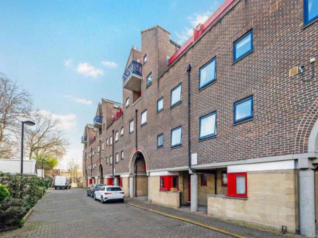 4 Bedroom Apartment Flat