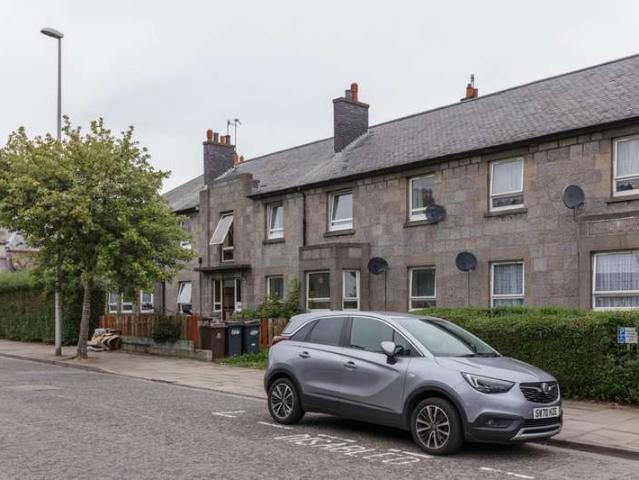 4 Bedroom Apartment Flat