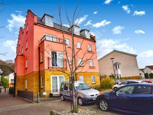 4 Bedroom Apartment Flat