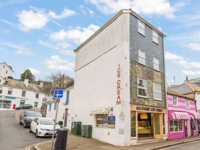 4 Bedroom Apartment Flat