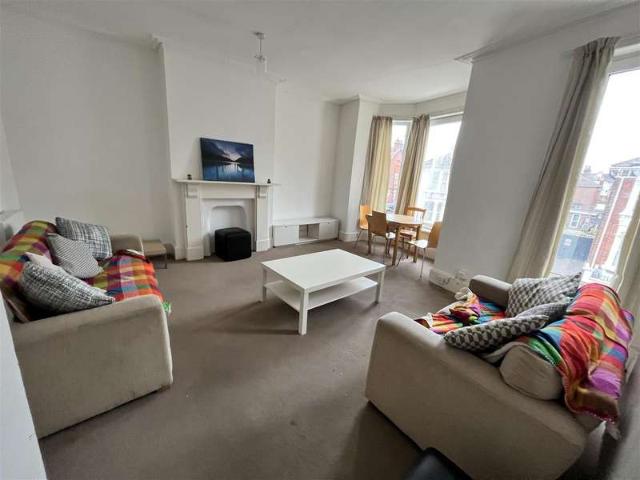 4 Bedroom Apartment Flat