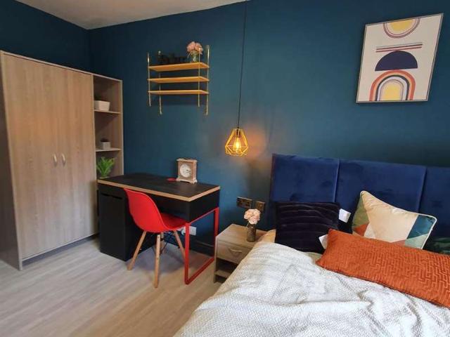 4 Bedroom Apartment Flat