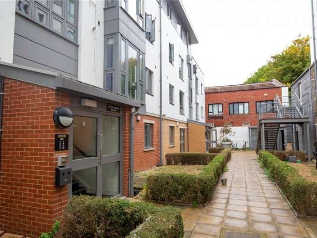 4 Bedroom Apartment Flat