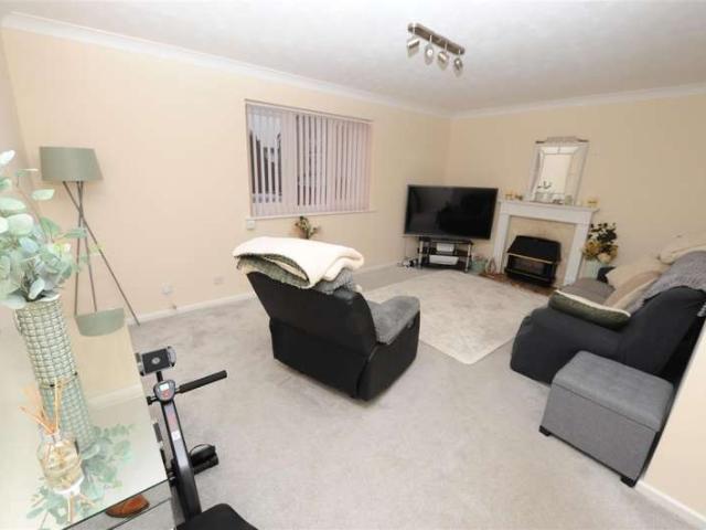 4 Bedroom Apartment Flat