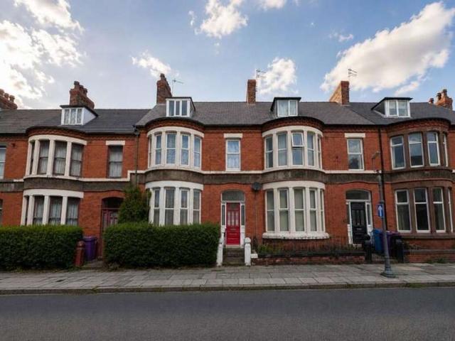 4 Bedroom Apartment Flat
