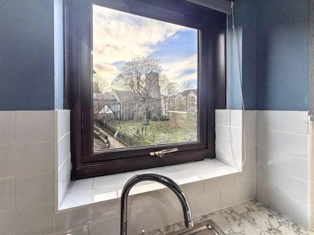 4 Bedroom Apartment Flat