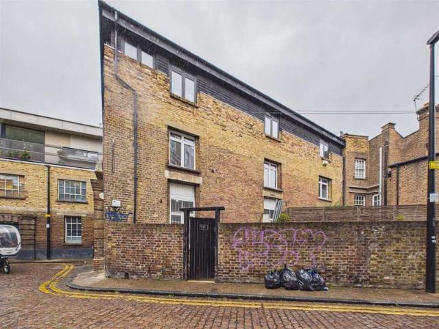 4 Bedroom Apartment Flat