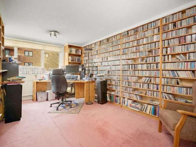 4 Bedroom Apartment Flat