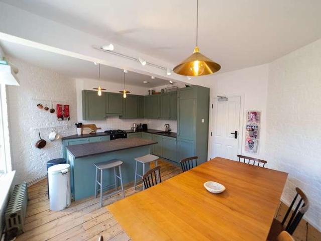 4 Bedroom Apartment Flat