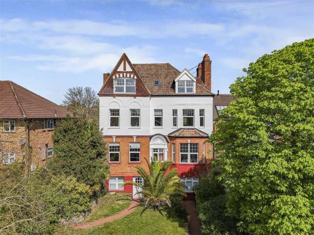 4 Bedroom Apartment Flat