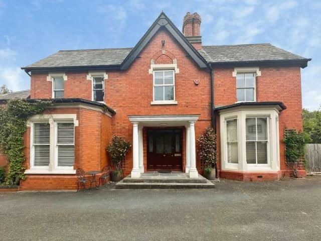 4 Bedroom Apartment Flat