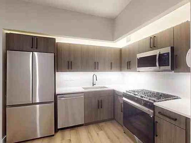 4 Bedroom Apartment for Rent at Wall St & Water St, New York, NY 10005 Financial District