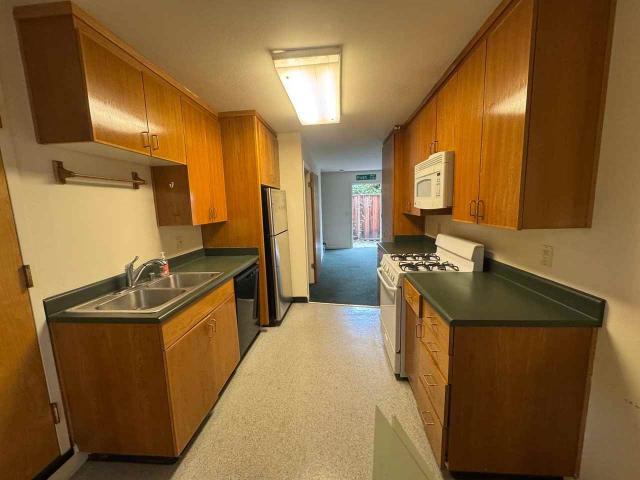 4 Bedroom Apartment for Rent at 2436 Ellsworth St #B, Berkeley, CA 94704 Southside