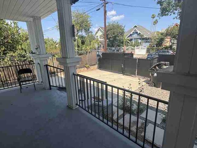 4 Bedroom Apartment for Rent at 2515 South Catalina Street #1, Los Angeles, CA 90007 Congress North