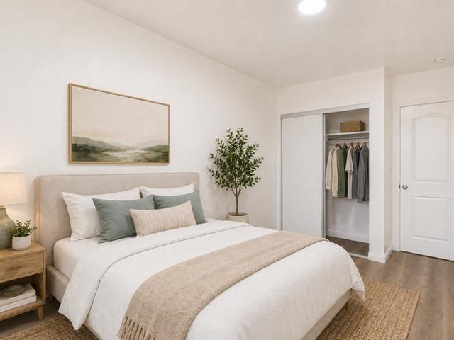 4 Bedroom Apartment for Rent at 2122 E 10th St #2, Long Beach, CA 90804 Central Long Beach