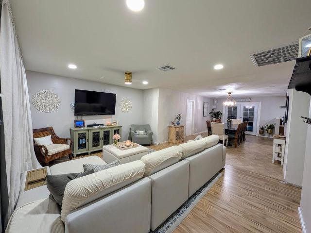 4 Bedroom Apartment for Rent at 3709 W Tuckey Ln, Phoenix, AZ 85019