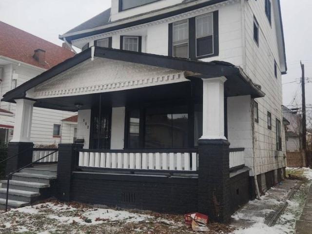 4 Bedroom Apartment for Rent at 552 E 120th St, Cleveland, OH 44108 Forest Hills