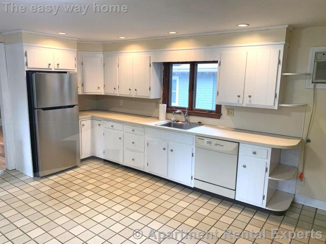 4 Bedroom Apartment for Rent at 53 Oakland St #2, Medford, MA 02155 Downtown Medford