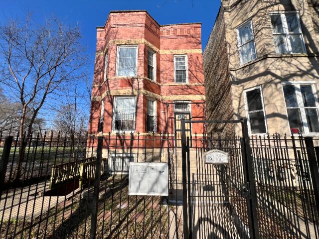 4 Bedroom Apartment for Rent at 6148 S May St #2, Chicago, IL 60621 Englewood
