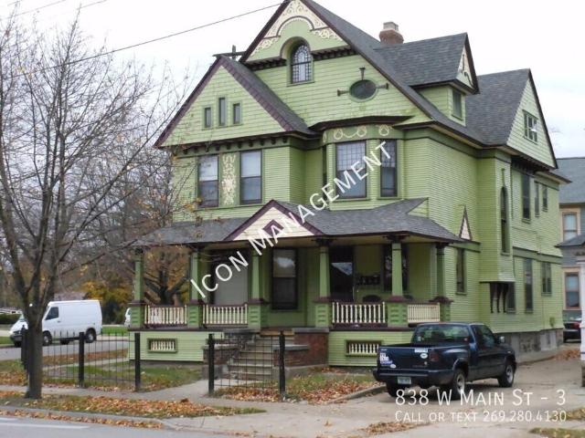 4 Bedroom Apartment for Rent at 838 W Main St #3, Kalamazoo, MI 49006 Sloan