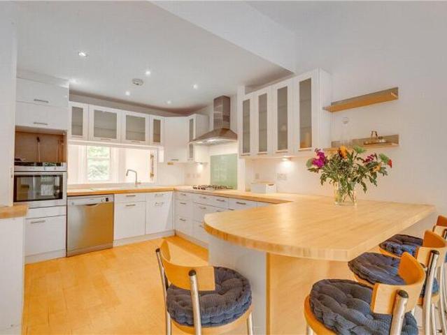 4 bedroom apartment for rent in Nevern Square, Earls Court, London, SW5