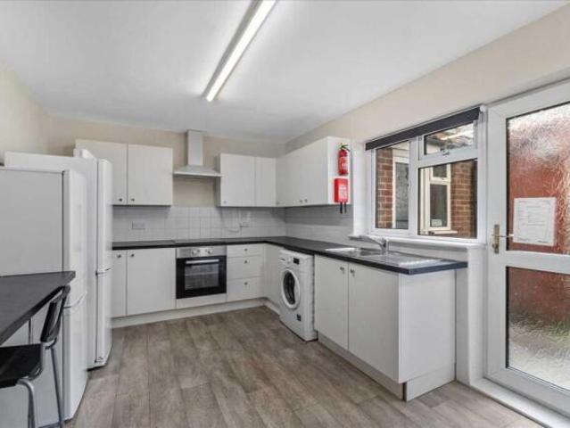 4 bedroom apartment for rent in North Road East, Plymouth, PL4