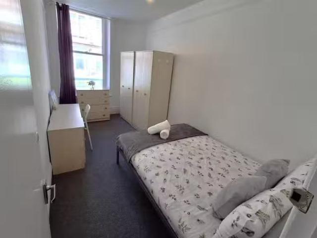 4 bedroom apartment for rent in Old Christchurch Road, Bournem.