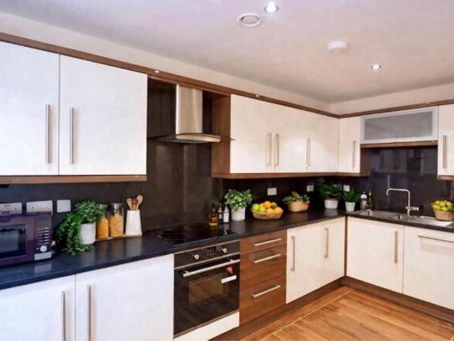 4 bedroom apartment for rent in Apt 17 Devonshire Point, S1