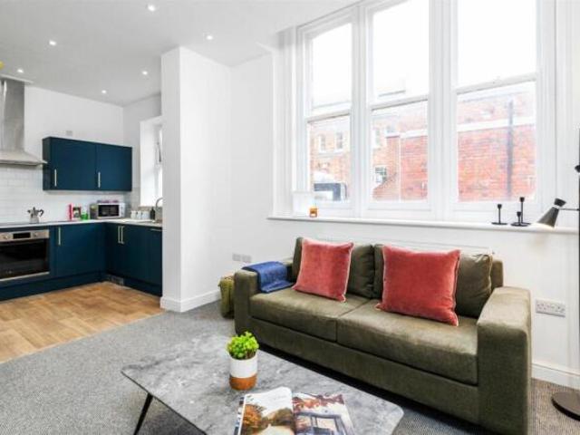 4 bedroom apartment for rent in Bank Street Four Bedroom En Suite Student Apartment 26/27, LN2