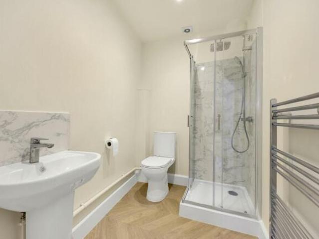 4 bedroom apartment for rent in Barking Road, London, E13