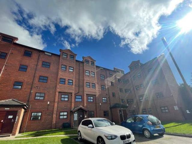 4 bedroom apartment for rent in Belle Vue Road Leeds West Yorkshire LS3