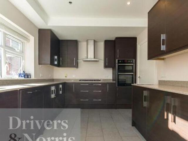 4 Bedroom Apartment For Rent In Belsize Park, London