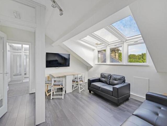 4 bedroom apartment for rent in Broomhall Road, Sheffield, S10